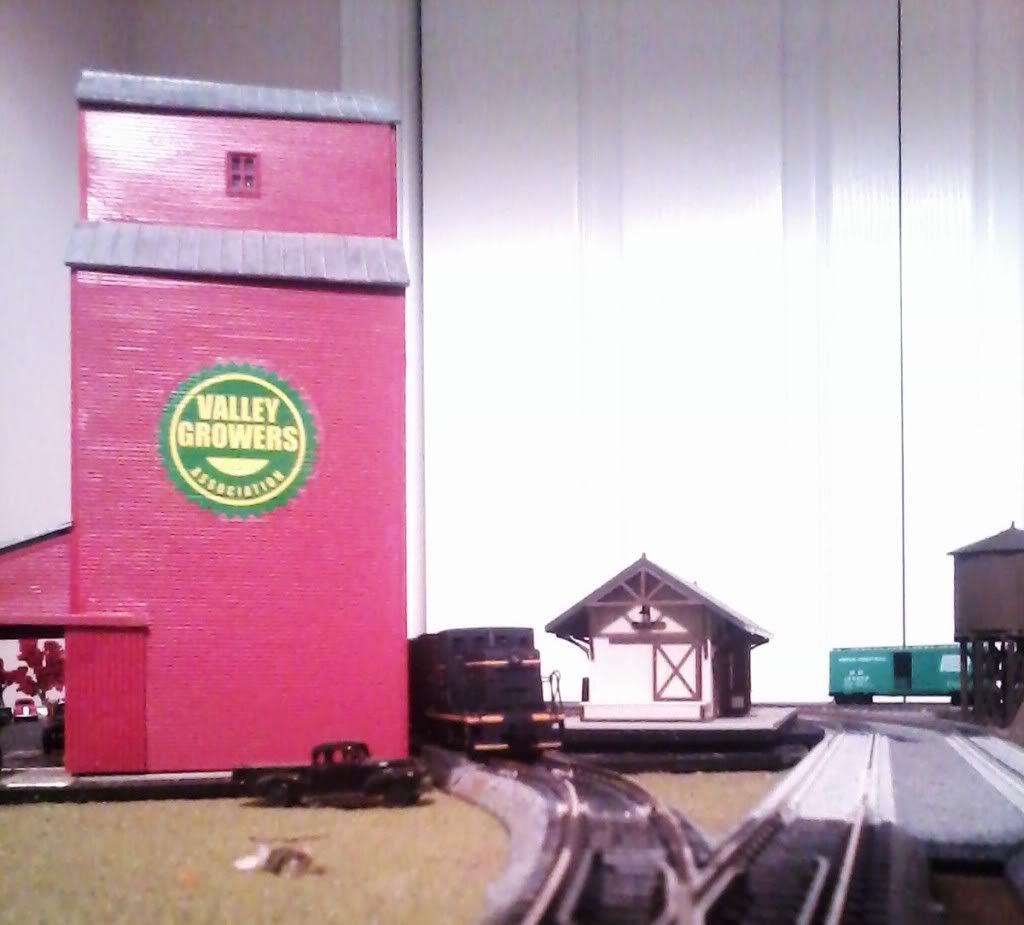 Grain Elevator: Trying to get it right | TrainBoard.com - The Internet's Original